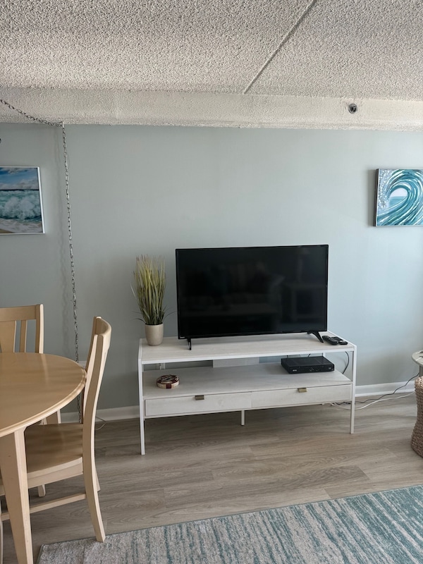 Oceanfront - Carousel Completely Remodeled 2bd 2ba - Sleeps 6 - Bethany Beach, DE