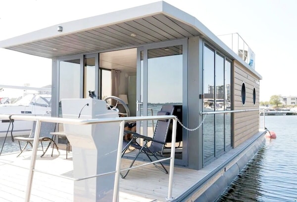 Houseboat Luv In Sonwik Harbor With A View Of Denmark - Flensburg