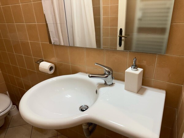 Charming 2-bedroom Apartment In Brilliant Firenze With Wifi - Scandicci