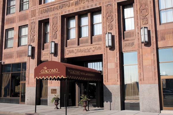 Cozy Deluxe King Room In Fabulous Niagara Falls With Fitness Center ,Free Wifi - Niagara Falls, NY