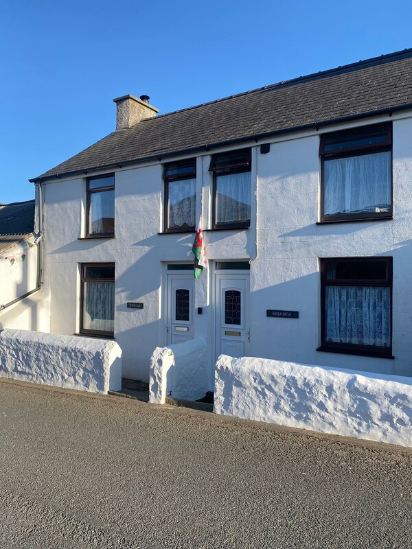 Cottage With Spectacular Views To Cardigan Bay And The Mountains - Morfa Nefyn