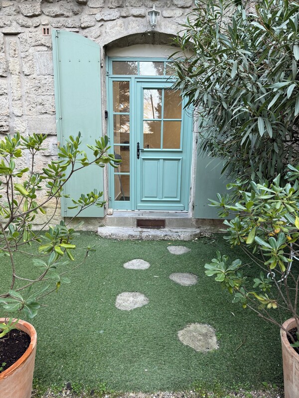 Magnificent Ground-floor Apartment With Garden In The Center Of Uzes! - Uzès