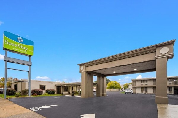 Cozy 1 - Room Hotel In Charming Columbus And Ft. Moore With Ac, Wifi - Columbus, GA