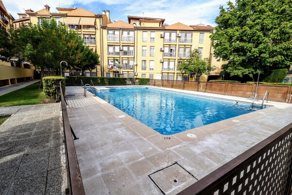 Rincon De Sierra Nevada. Piso Con 2 Dormitorios ,Y Piscina. Ideal Para Familias - Cenes de la Vega