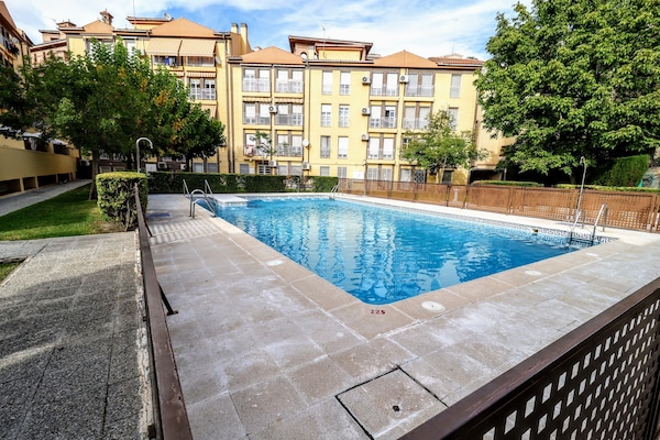 Rincon De Sierra Nevada. Piso Con 2 Dormitorios ,Y Piscina. Ideal Para Familias - Cenes de la Vega