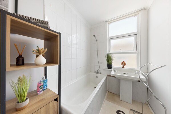 Modern Getaway In Gillingham - Chatham