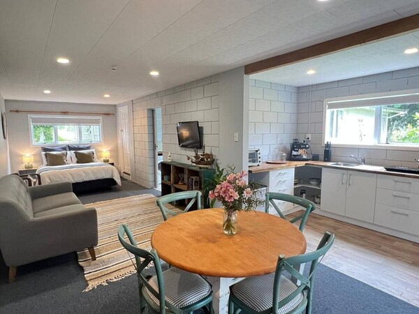 Charming Rural Farm Cottage - Morrinsville
