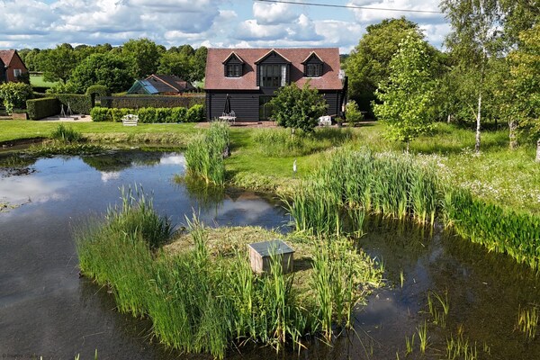 The Lakehouse Apartment By Inspirestays-com - A Home Sleeping 2 Guests In 1 Bedroom - Sussex, United Kingdom