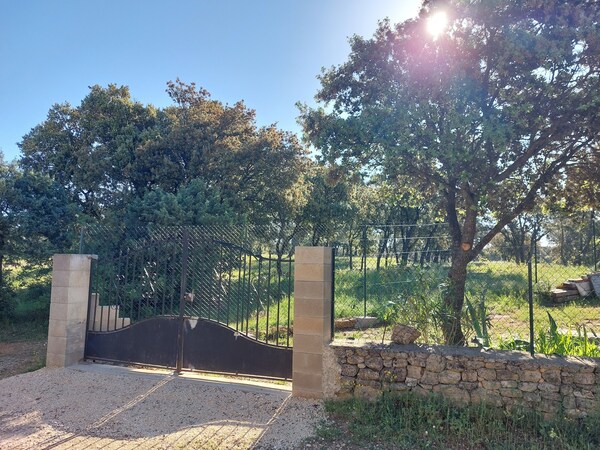Gite De 2 à 4 Personnes, Dans Le Village Médiéval De Vers Pont Du Gard - Remoulins