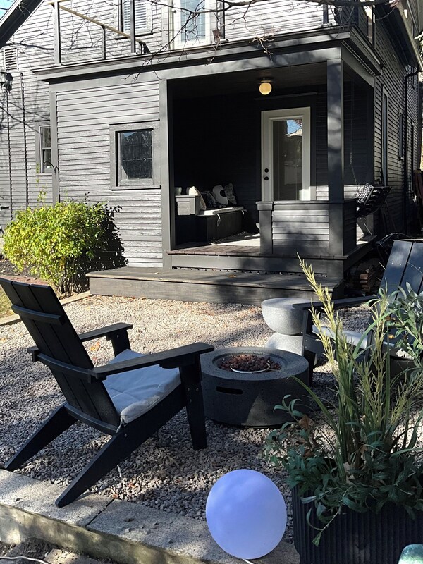 Modern Comfort In The Heart Of Cherry Hill - Grand Rapids