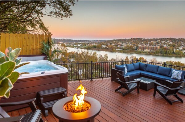 Rhythm&views- Hillside Home In Mount Adams With Hot Tub And River Views - Covington, KY
