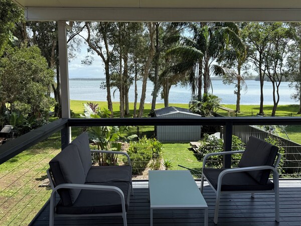 Large Lakefront House On Lake Macquarie With Kayaks, Kids Toys And Dog Door - Newcastle