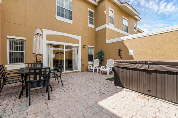 Newly Updated Family Fun Resort, Close To Disney! - Kissimmee, FL