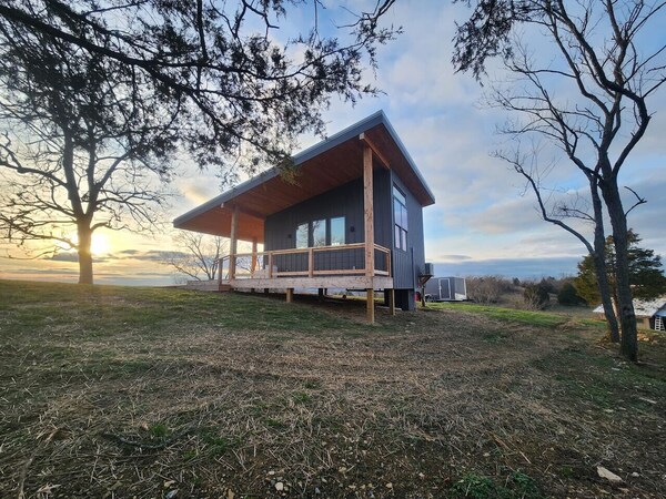 Scenic Highgrounds Modern Cabin - Chicory - Frankfort, KY