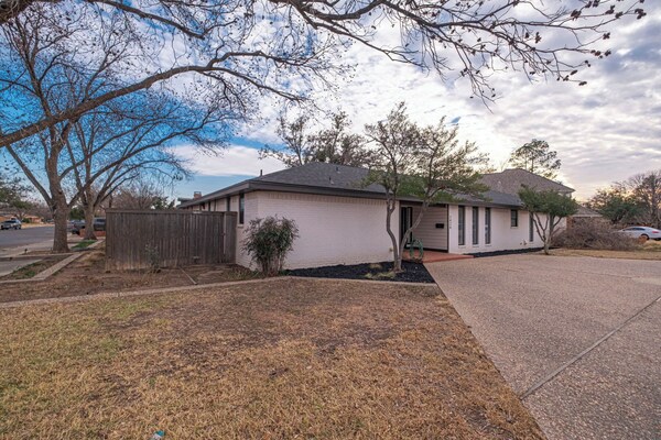 Right At Home-midland Posh & Private With Billiards - Midland, TX