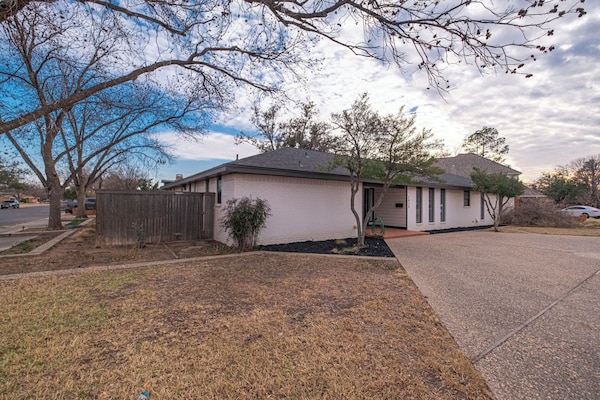 Right At Home-midland Posh & Private With Billiards - Midland, TX