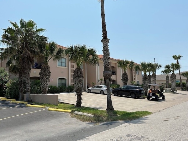3-bedroom, 1st Floor Condo In Charming South Padre Island, 3 Min Walk To Beach - サウス・パドリー・アイランド, TX