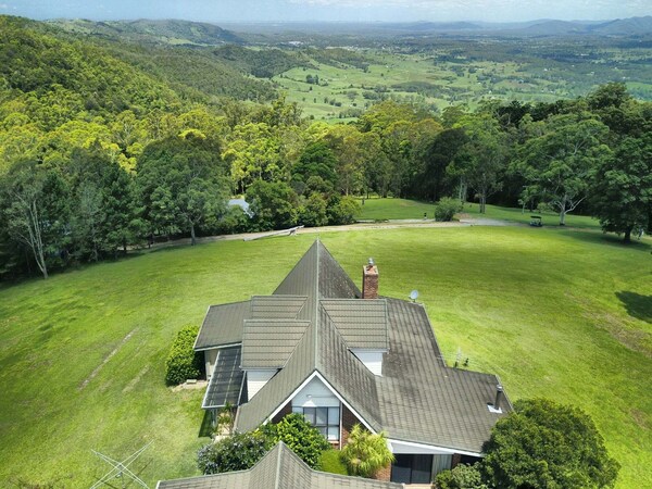 The Four Bedroom Chalet At The View - Queensland