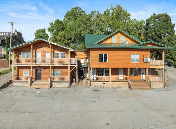 B5 Wally's By The Landing & Convention Center - Branson, MO