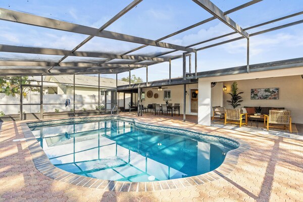 Hannahs Beachside Resort - Indian Rocks Beach, FL