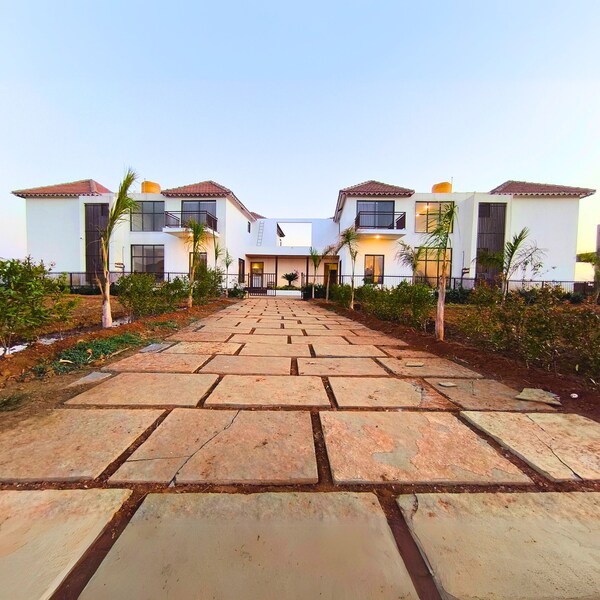 Mount Lake Villa Resort - Aayana Holidays - Igatpuri