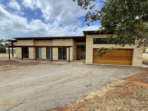 4 Bedroom 4 Bathroom Spacious Luxury New Home Private Location Minutes To Beach - Cape Jervis