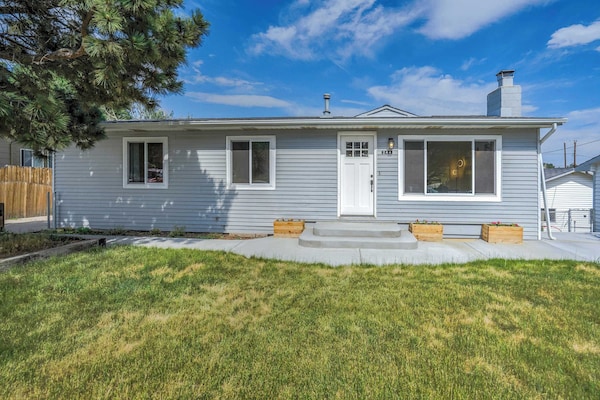 Parkside Haven! Hot Tub , Foosball & Family Fun - Larkspur, CO