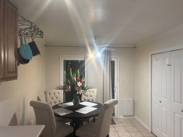 Charming 2-bedroom Townhome In Delightful Cotati With Fitness Room, Wifi - Sebastopol, CA