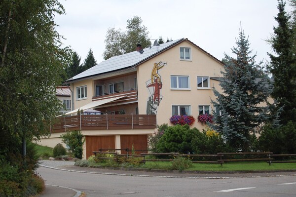 Ferienwohnung 'Matzenmiller' Mit Gemeinschaftsgarten, Balkon Und Wi-fi - Illmensee