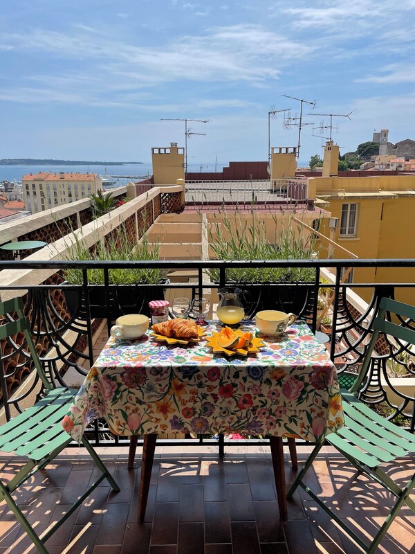 Central Accommodation With Sea Views In Cannes - Cannes
