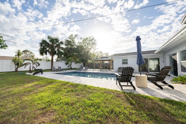 Spacious 4br Oasis W/ Pool Near Anna Maria Island - Longboat Key, FL