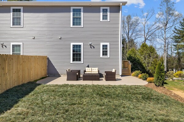 Bright & Spacious Newly Built Home In Asheville 5 Mins To Biltmore - Asheville, NC
