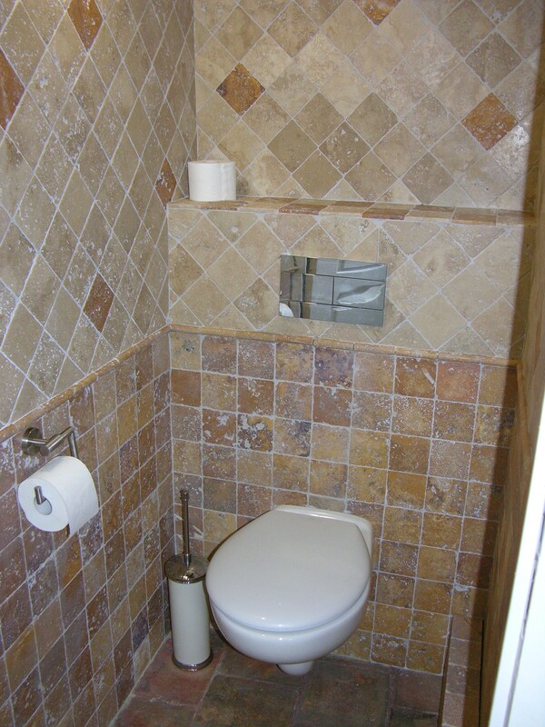 Chambre D'hôtes De 33m² Avec Douche A L'italien Est Wc Séparé - Alès