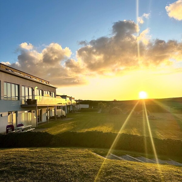 Garden Level Apartment With Three Bedrooms And Stunning Sea Views - Perranporth