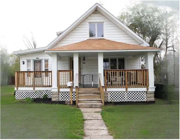 Charming 3-bedroom 2-bath Cottage In Downtown Midland - Midland, MI