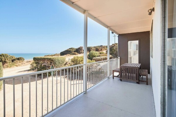 Golden Gully Beach Shack A Relaxed Oceanfront Stay - Aireys Inlet