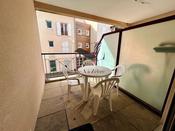 Au Phil De L'eau - Logement Avec Balcon & Parking - Rochefort, France