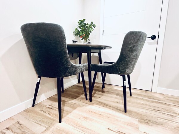 2 Bed Rooms|private Entrance|free Parking|self-check-in Into Our Upscale Haven. - Manitoba
