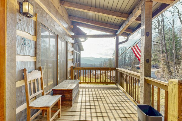 Charming Log Cabin With Long Range Views, Wifi, And Private Hot Tub - Sylva, NC