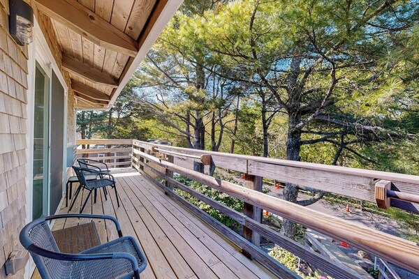 Island Inn - 2 Bedroom & 2 Bath Townhouse - 49g - Oak Bluffs, Ma - Massachusetts