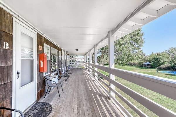 Island Inn - Studio Suite - 18d - Dog-friendly - Oak Bluffs, Ma - Falmouth, MA