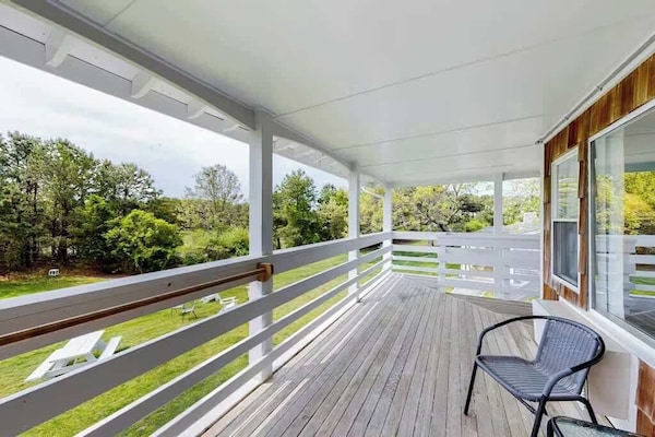 Island Inn - One Bedroom Suite - 16d - Dog Friendly - Oak Bluffs, Ma - Oak Bluffs, MA