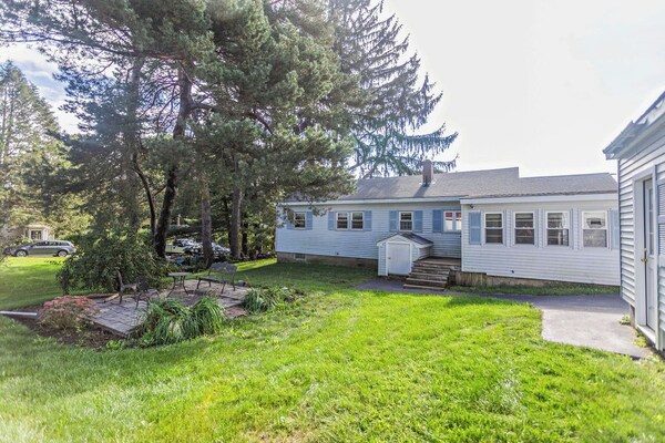 Spurwink Meadows Homestead Property Perched Amongst Tranquil Pastoral Farmland - South Beach, Long Island