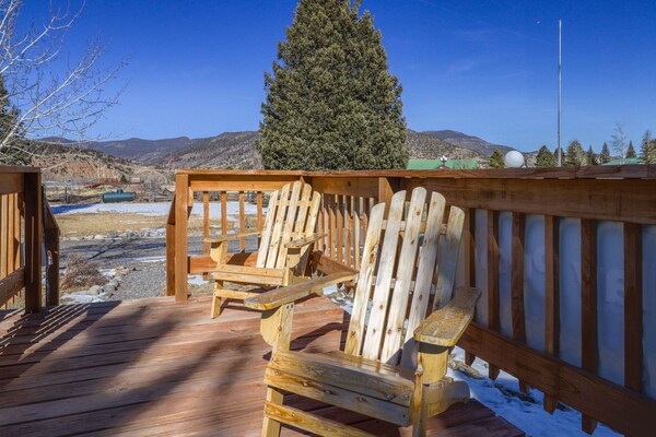 "E" Elk Cabin - Private Hot Tub! - Colorado