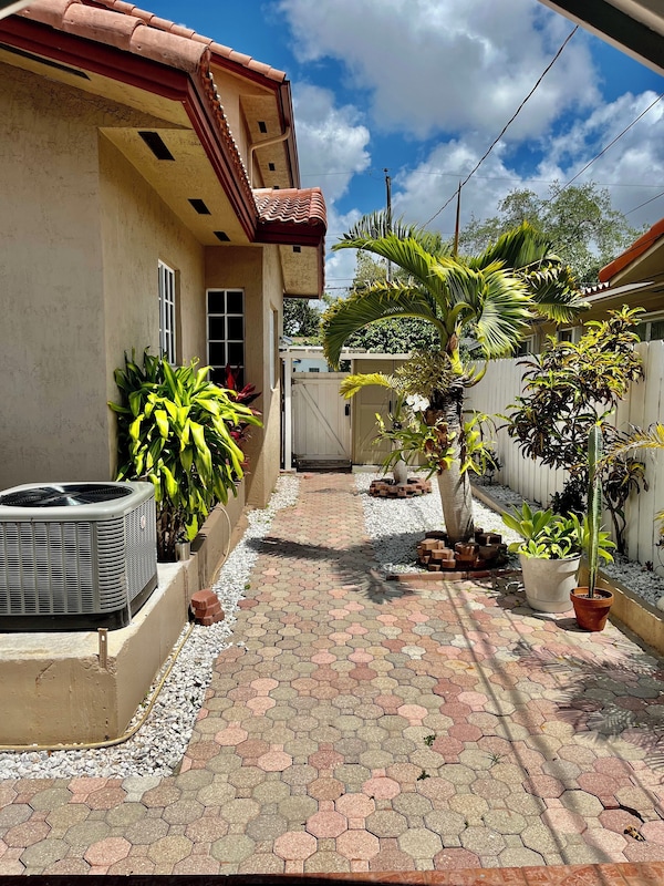 Private Smoke Free Cottage In Coral Gables Free Parking Wifi Washer & Dryer - Miami