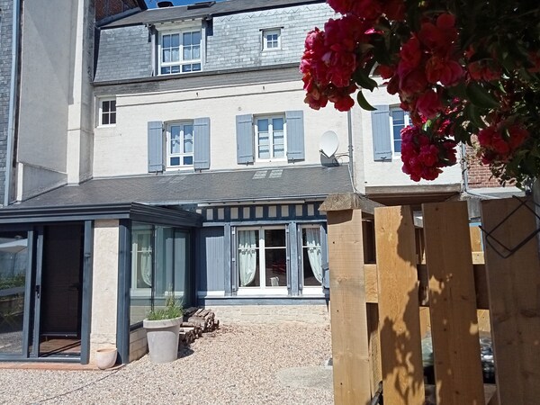 Très Beau Studio Avec Jardin Dans Une Grande Maison De Ville Rénovée En 2021 - Pont-l'Évêque