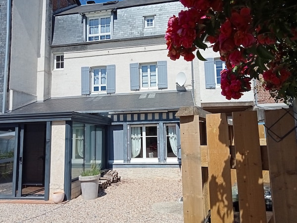 Très Beau Studio Avec Jardin Dans Une Grande Maison De Ville Rénovée En 2021 - Pont-l'Évêque