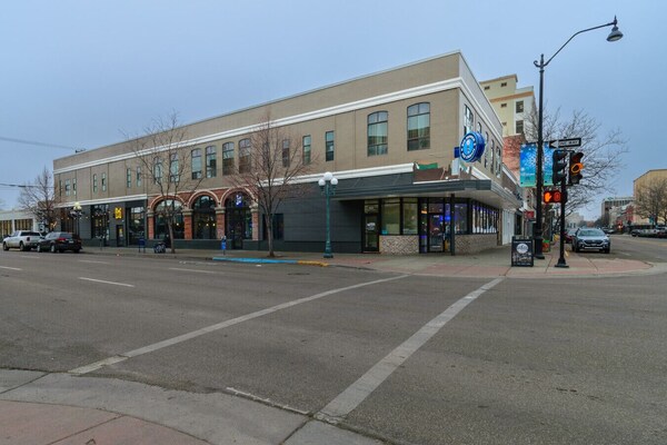 Downtown View | In Unit Laundry | Parking | King Bed - Great Falls, MT