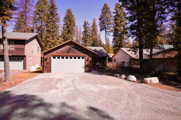 Charming 3-bedroom House With Fenced Yard - Priest Lake, ID