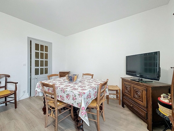 Granville Center: 3-br Apartment Close To Beach - Granville